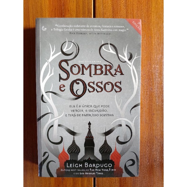 Livro - Sombra e Ossos (Leigh Bardugo) | Shopee Brasil