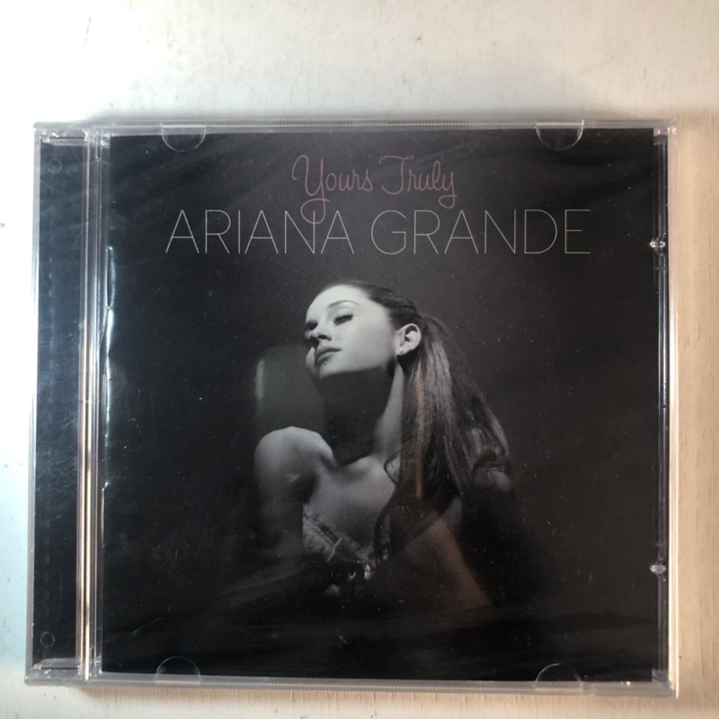 Ariana Grande - CD Yours Truly | Shopee Brasil