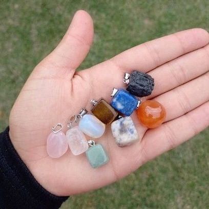 Pingente de Pedras Roladas Naturais Diversos Modelos Pingentes ...