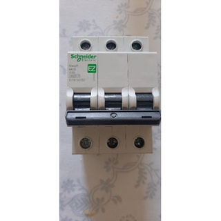 Disjuntor Tripolar 32A Curva C 6000A Cinza - Easy9 EZ9F56332- Schneider Electric | Shopee Brasil