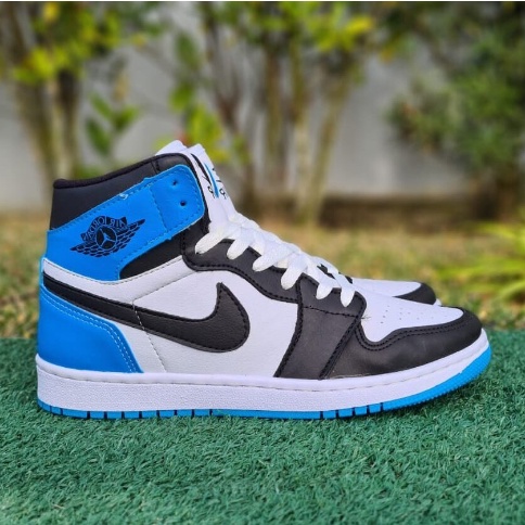 Tênis Cano Alto Air Jordan 1 Retro Azul Branco e Preto O GF 2209 ...