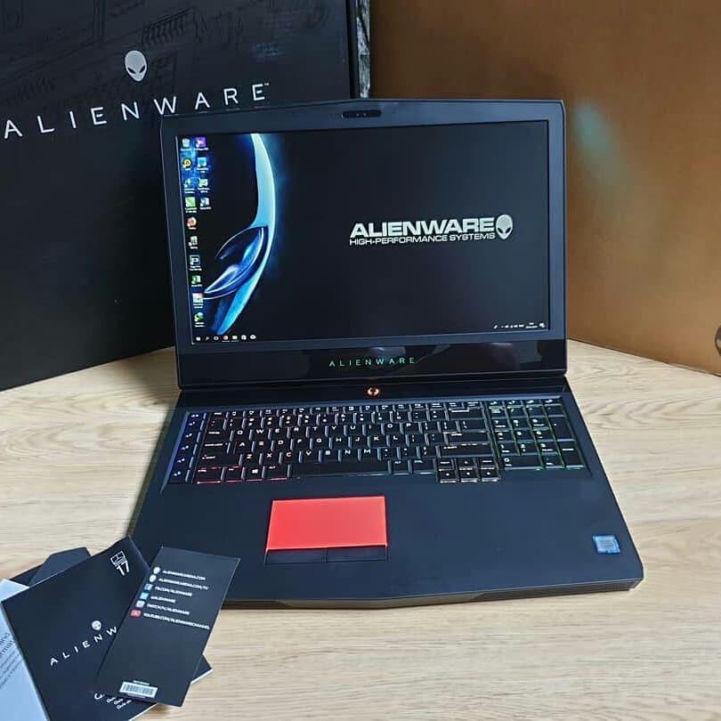 Alienware 17 R4 AW17R4 17.3 pulg FHD Intel Core i7-7820HK 8GB GTX 1070 ...