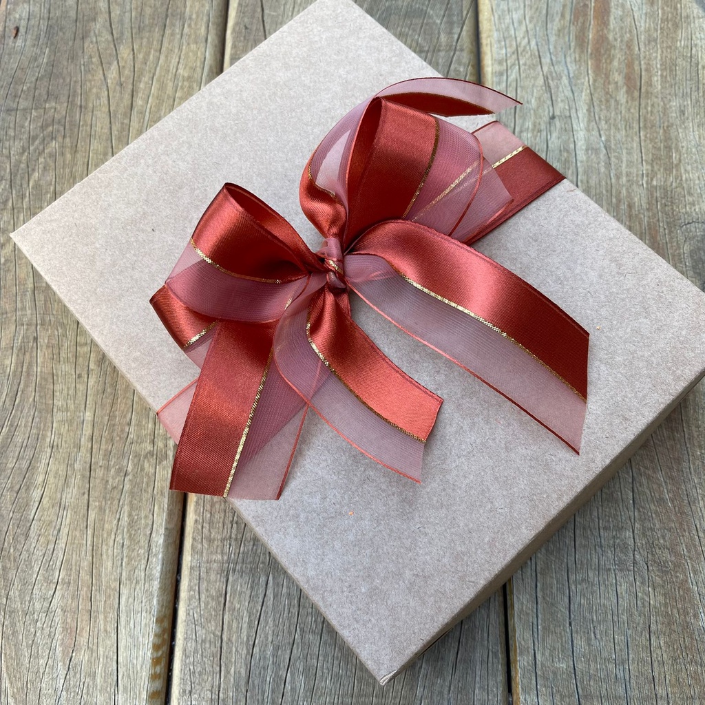 Caixa Presente decorada 24x19x5 Com laço - Unidade- Efetue a compra e ...
