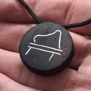 Piano | Colar de Madeira & Metal | Shopee Brasil