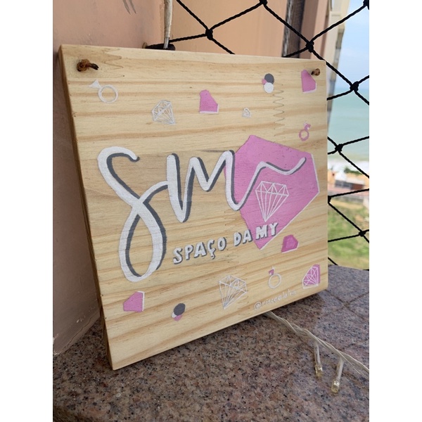 Placa de madeira com arte feita em Lettering para logos de empresa ...