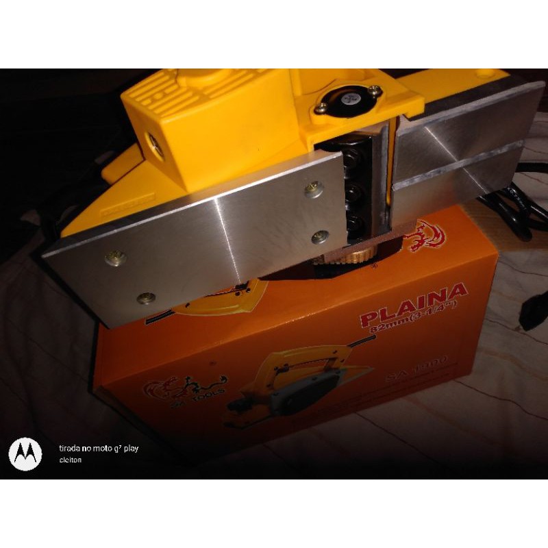 plaina elétrica tipo máquita Bosh da marca SA tools muito potente ...