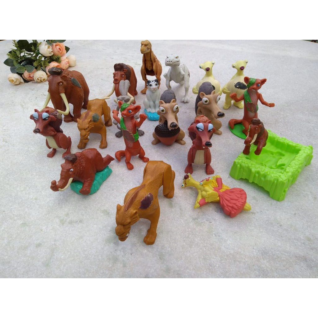 3 Bonecos: Corcunda Notre Dame, Princesa Esmeralda e Sid Era do Gelo - Disney/Fox Kellogg's ...