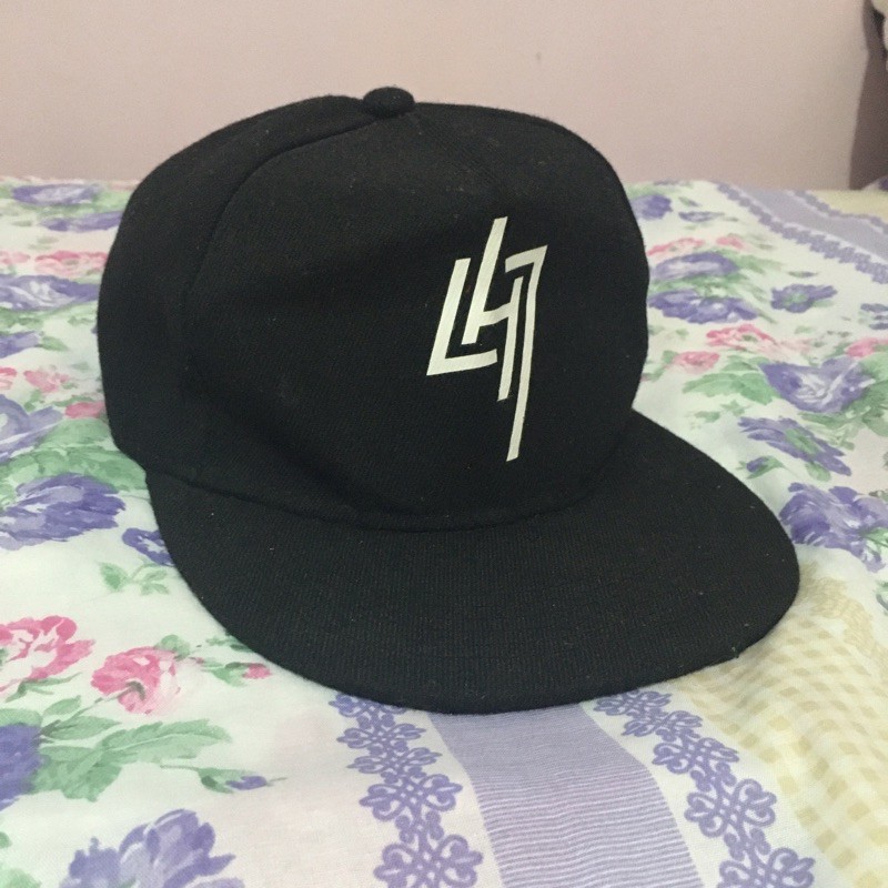 Boné quadrado preto Luhan Kpop EXO | Shopee Brasil