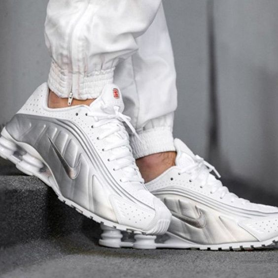 Tenis Nike Shox R4 Nz - 4 Molas - masculino - preto,branco.vermelho e ...