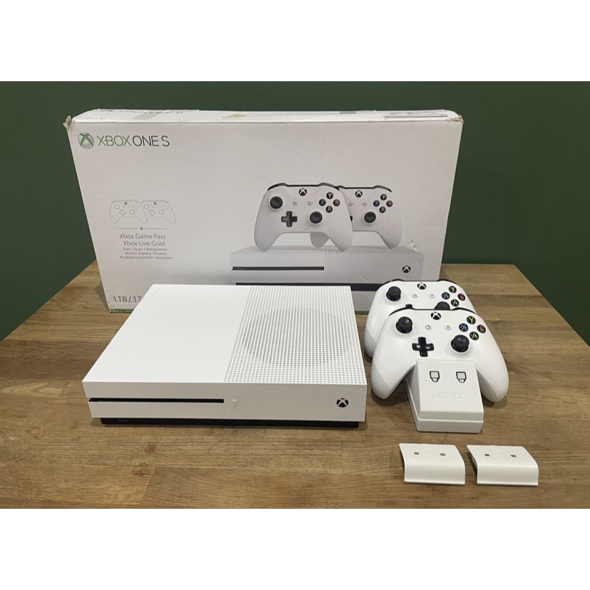Microsoft Xbox One S 1TB Console with 3 Controllers - Desconto no Preço