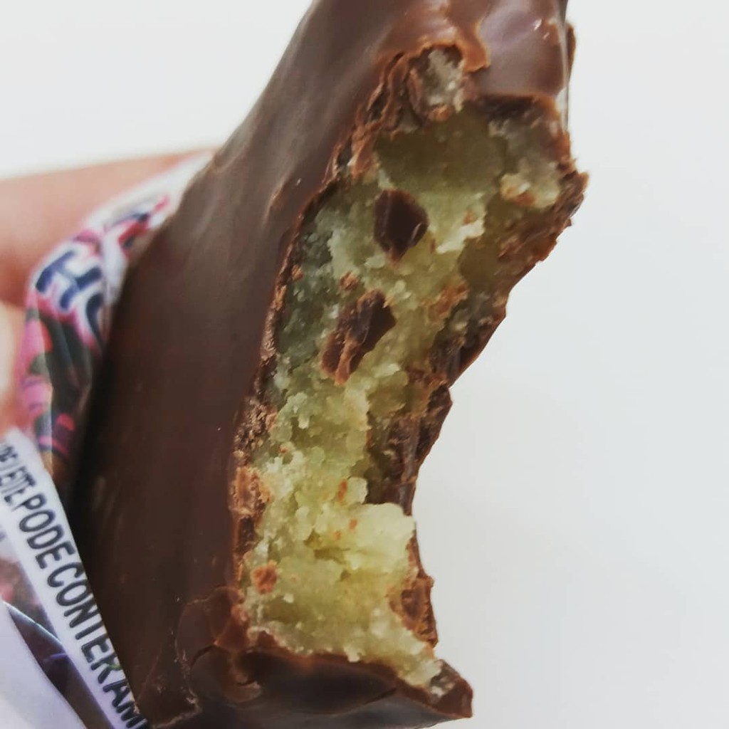 DOCE CHOCOBOM COM COBERTURA DE CHOCOLATE E RECHEIO DE COCO 950GRS - 20 ...