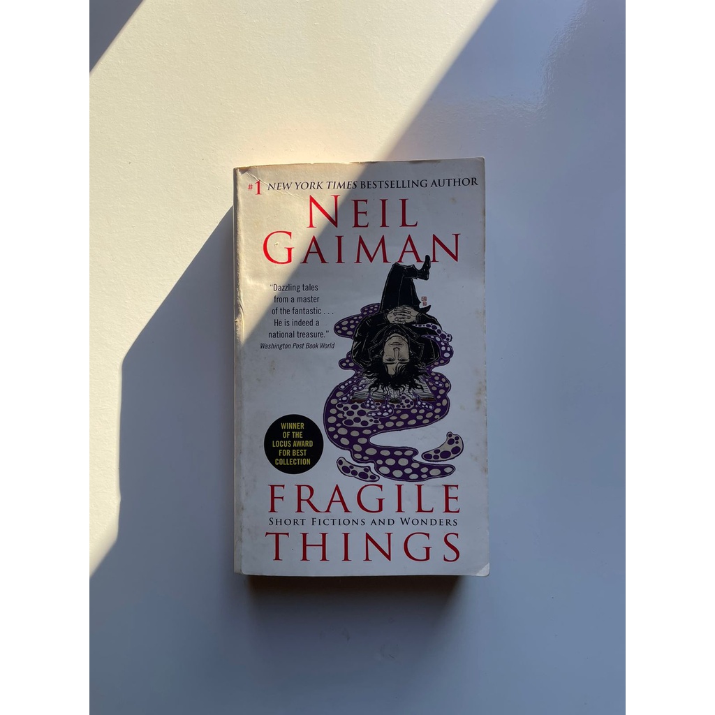 Fragile Things - Neil Gaiman *Livro em inglês* - (Capa mole) - Desconto ...