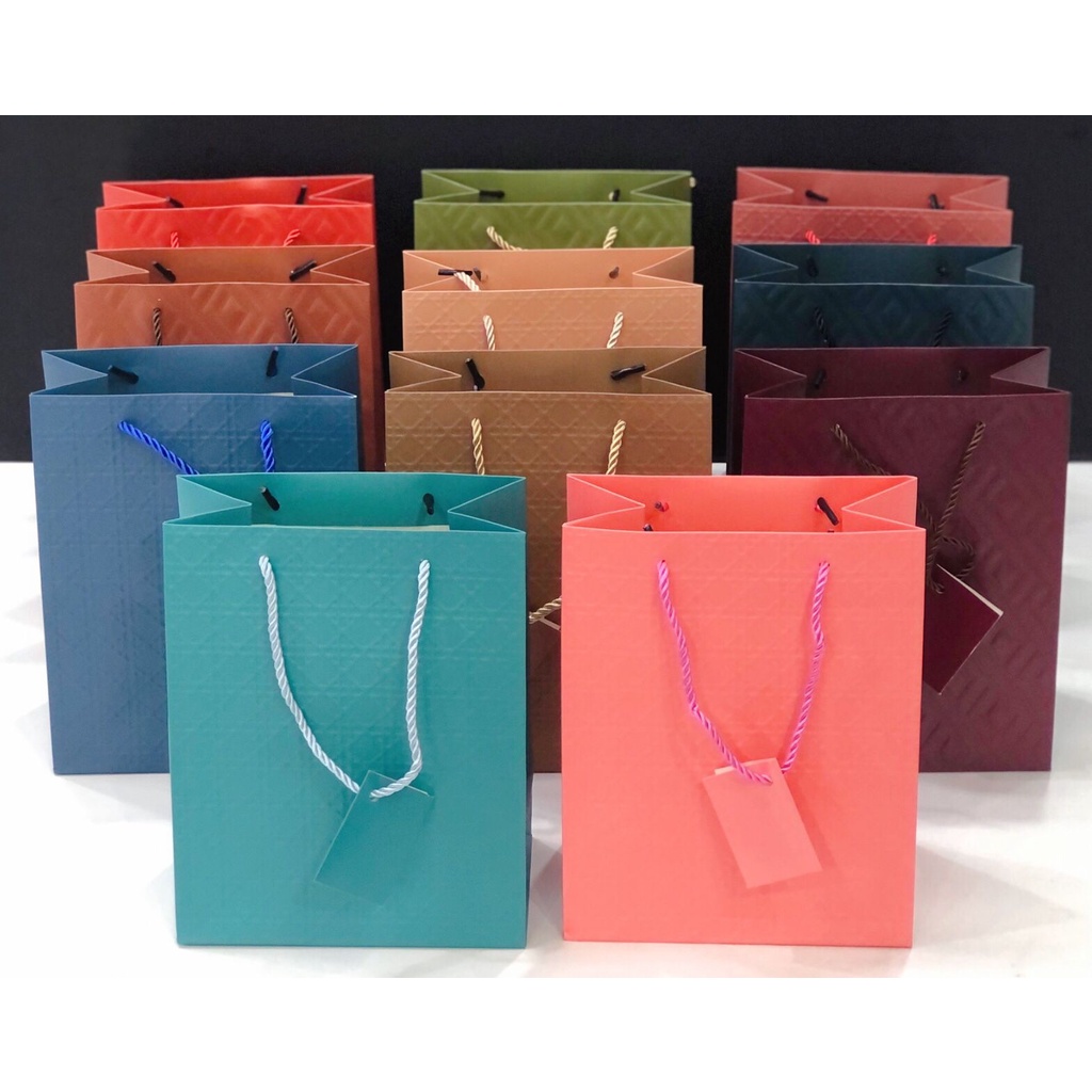 Sacola para Presente 23x18x10cm / 32x26x12cm / 42x30x12cm Unitário ...