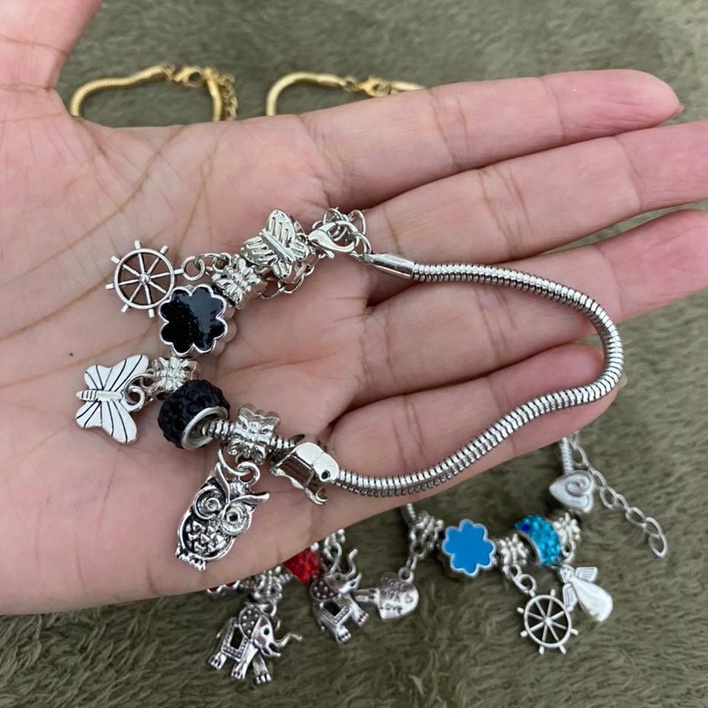 Pulseira Pandora Feminina c/ Berloques variados Cores Diversas | Shopee ...