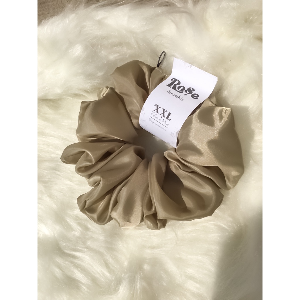 Scrunchie de Poliester Marrom Claro de 20cm | Shopee Brasil