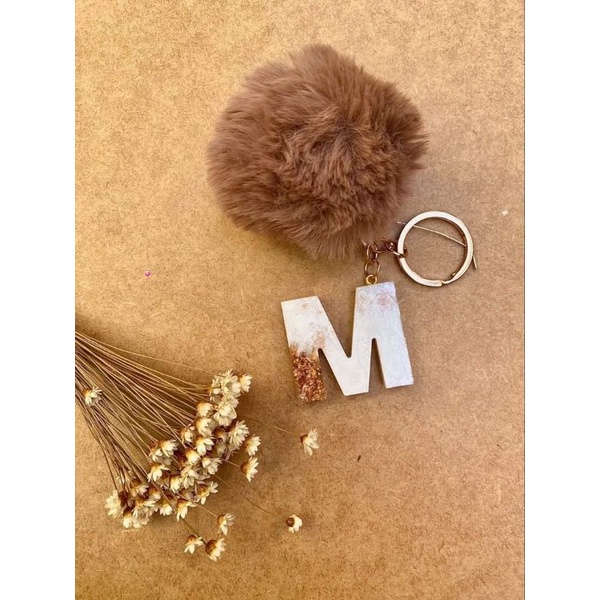 Chaveiro de resina com pom pom. Lembrancinha, presente, mimo. | Shopee ...